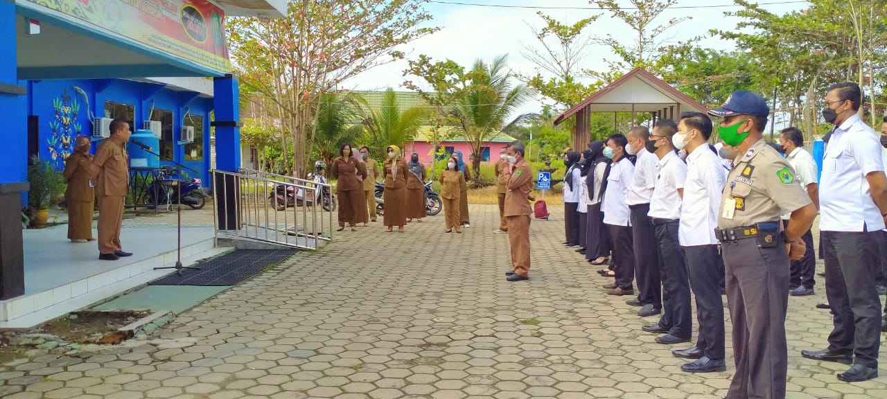 ASN, Operator dan Petugas Pelayanan Terbaik Dapat Penghargaan Plt Kadis ... ASN, Operator dan Petugas Pelayanan Terbaik Dapat Penghargaan Plt Kadis ...