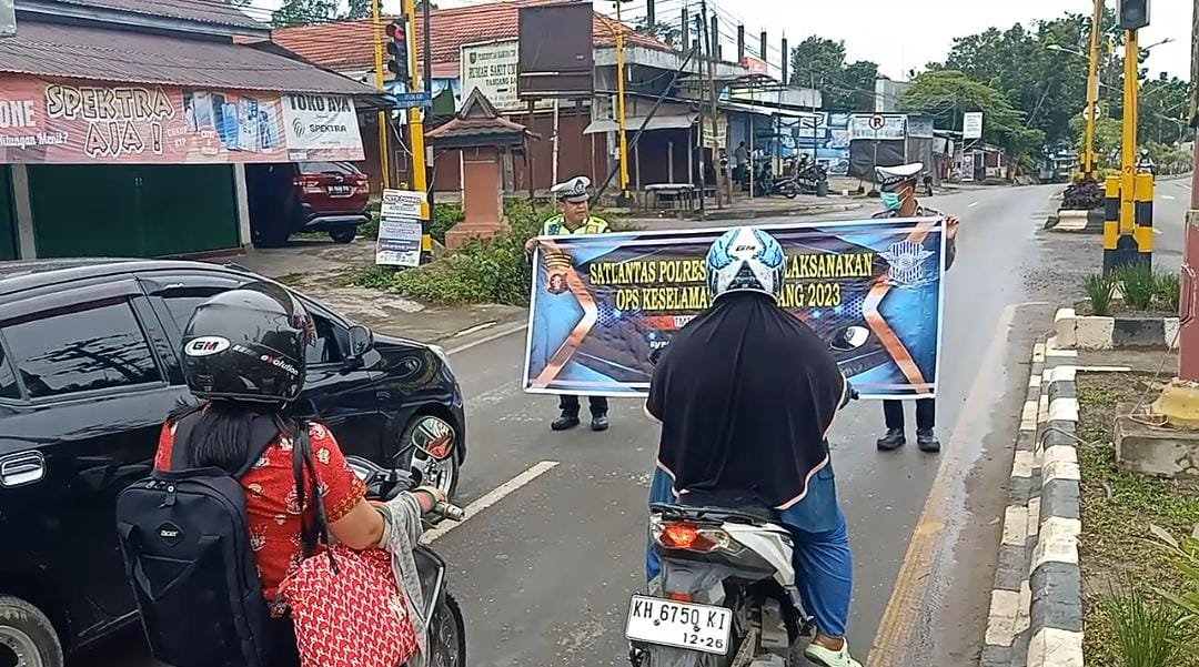 Pengguna Jalan di Bartim Terus Diajak Tertib Berlalulintas - Forum Hukum