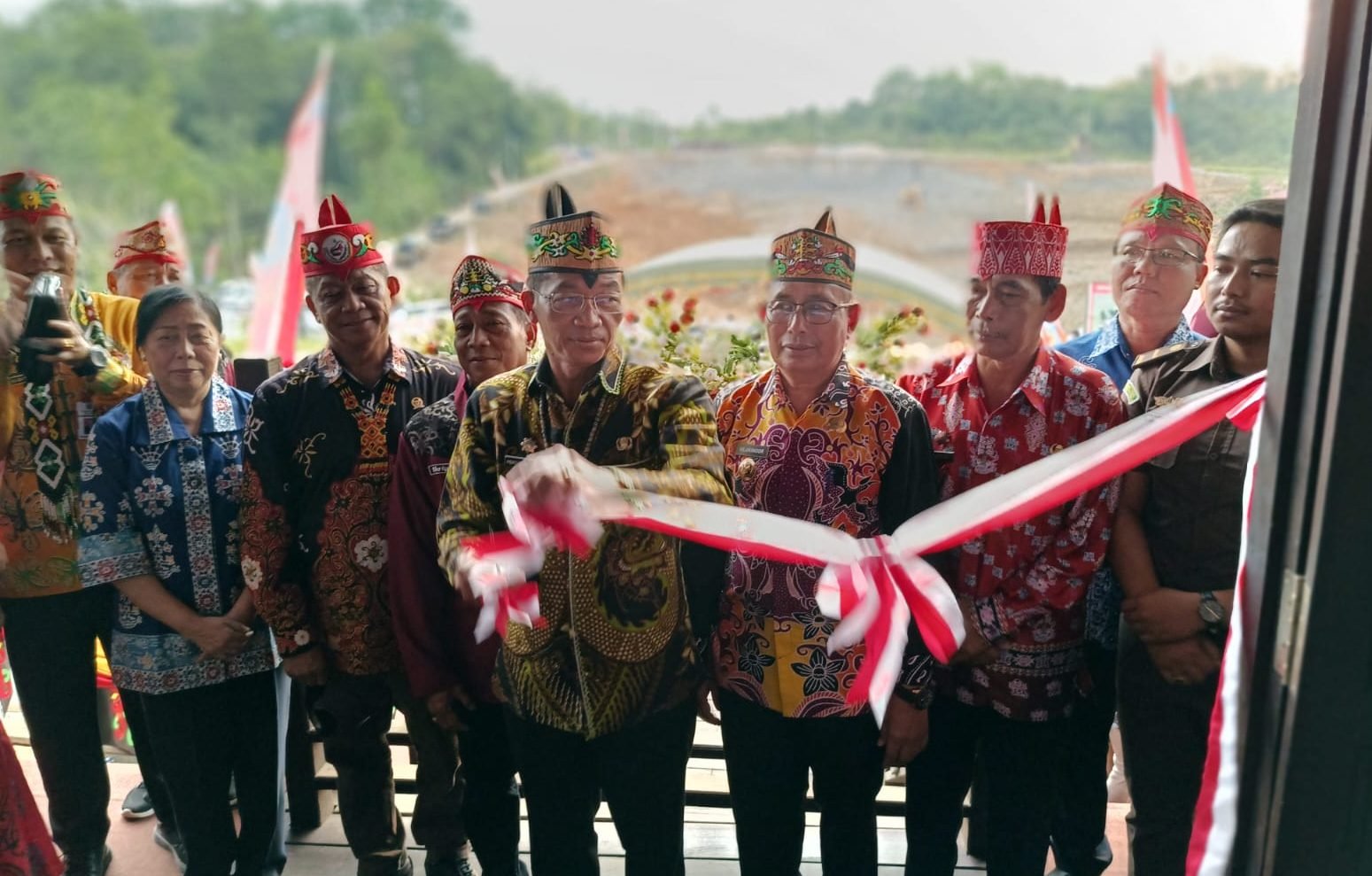 Lopo Betang Perdie M Yoseph Simbol Kearifan Lokal Masyarakat Adat Dayak ...